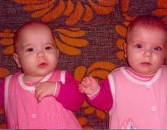 Török Fanni és Török Lili, születtek: 2011. június 24., Nyíregyháza ...